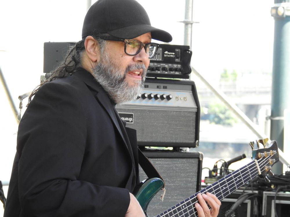 Lloyd Allen at the Safeway Waterfront Blues Festival on 6/30/2017 - Photos