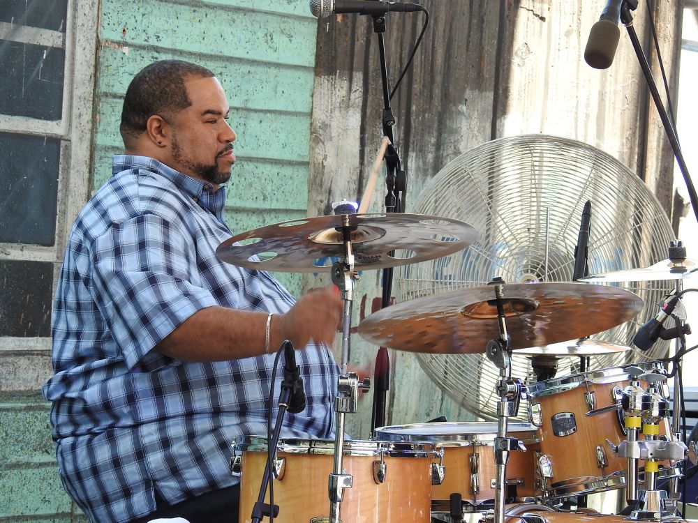 Lloyd Allen at the Safeway Waterfront Blues Festival on 6/30/2017 - Photos