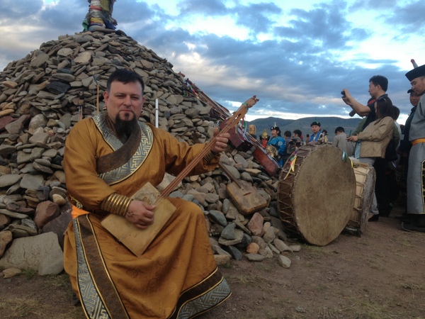 Enique Ugalde (Soriah): Portland’s own Tuvan throat singer
