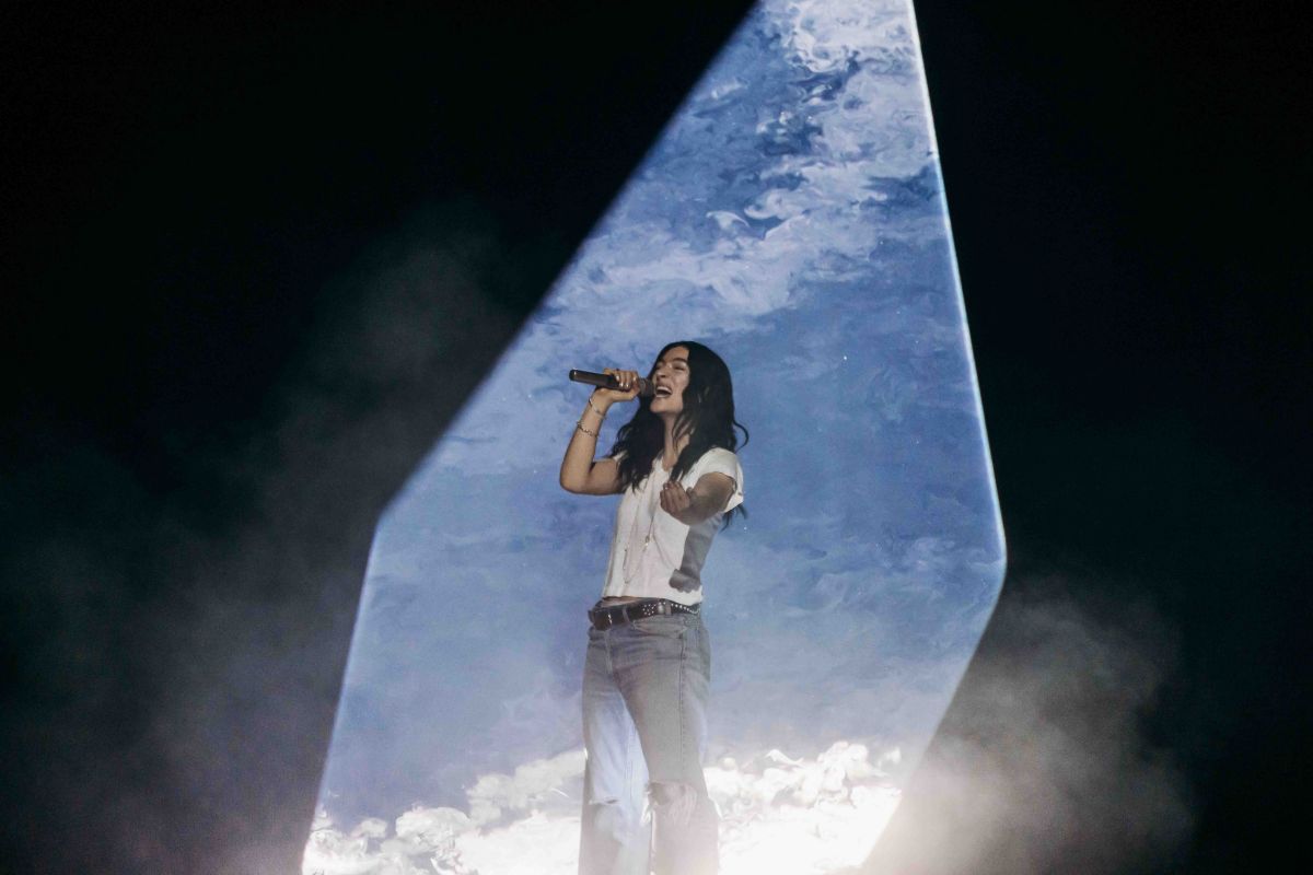 Lorde with The Japanese House and Empress Of at the Moda Center on 10 ...