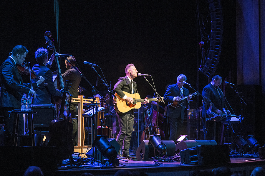 Lyle Lovett with the Oregon Symphony at Arlene Schnitzer Concert Hall ...