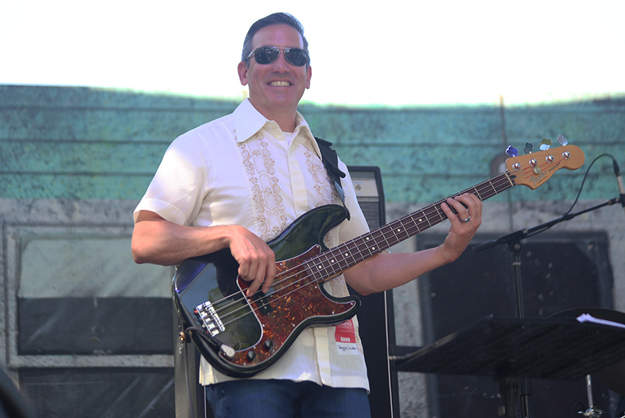 Reggie Houston's B' Swingsters at Waterfront Blues Festival, July 4 ...