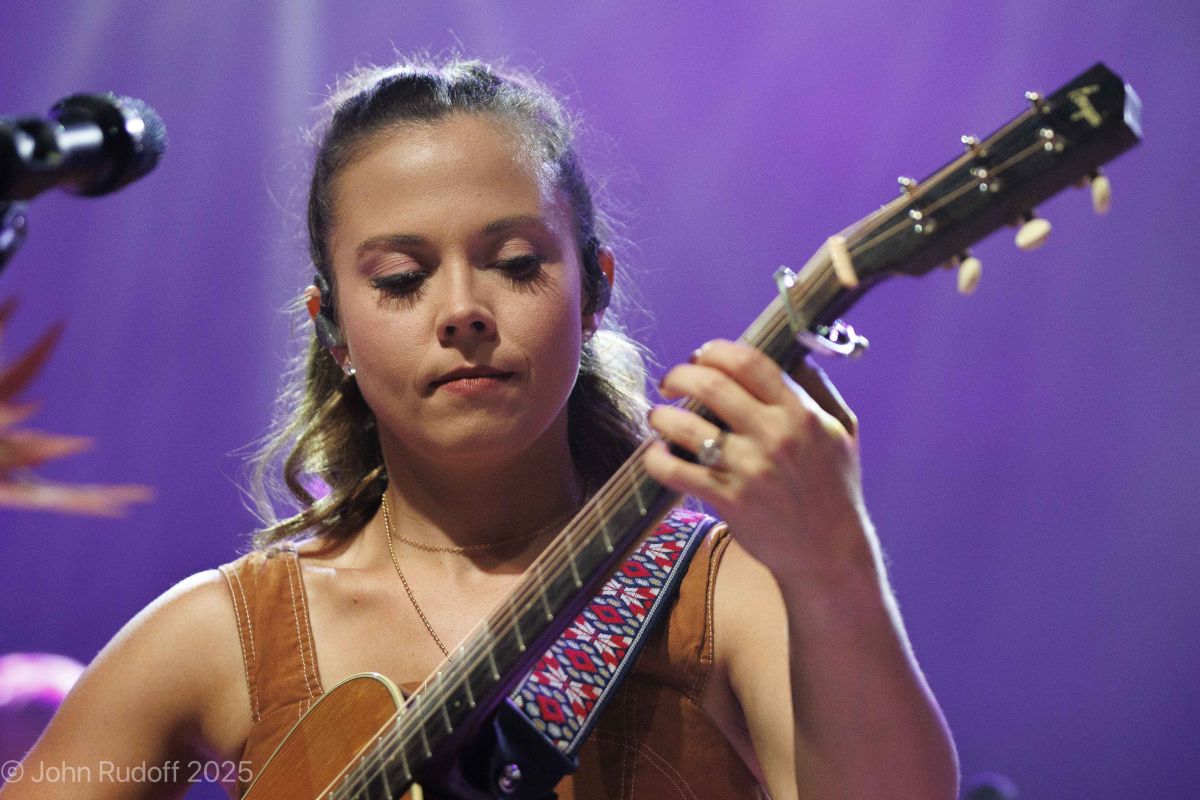 Sierra Hull at Aladdin Theater, Sept. 8, 2025 / Photos