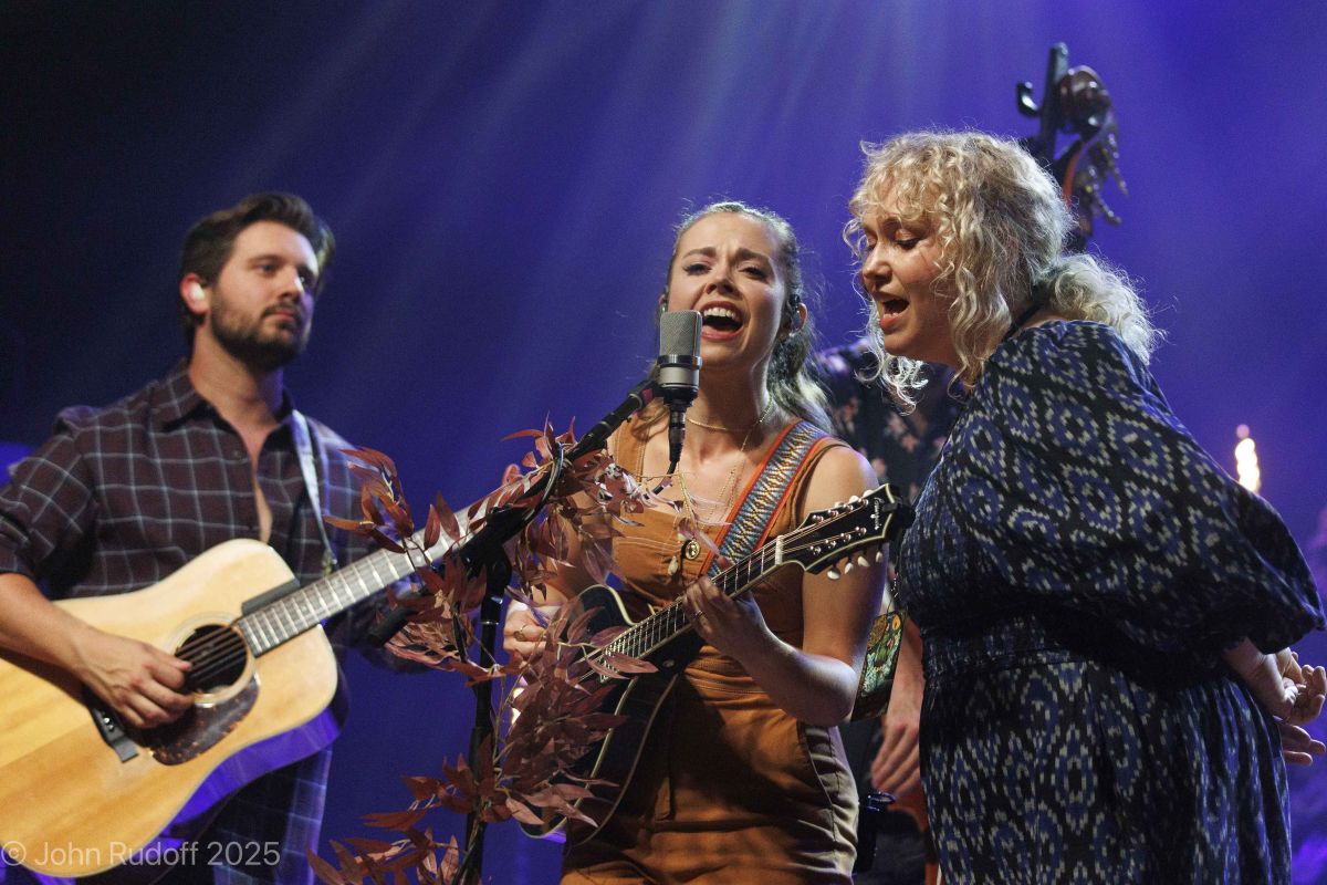Sierra Hull at Aladdin Theater, Sept. 8, 2025 / Photos