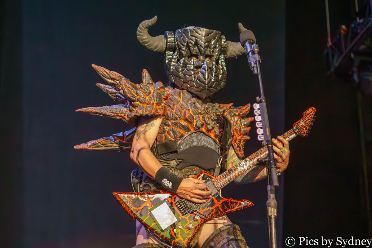 Through the Eyes of a Preteen: GWAR / Photos and video