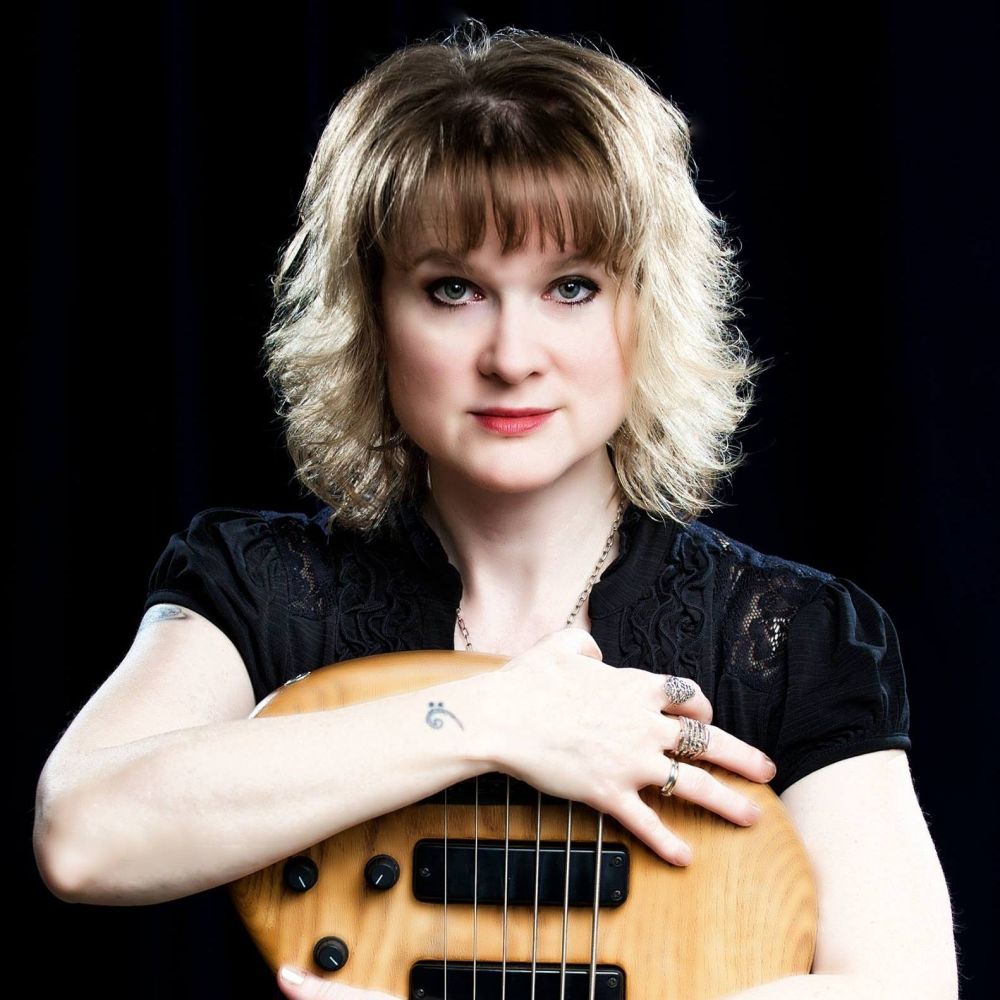 Lisa Mann: Coffeshop Conversations Mini-episode #4 - Singing against ...